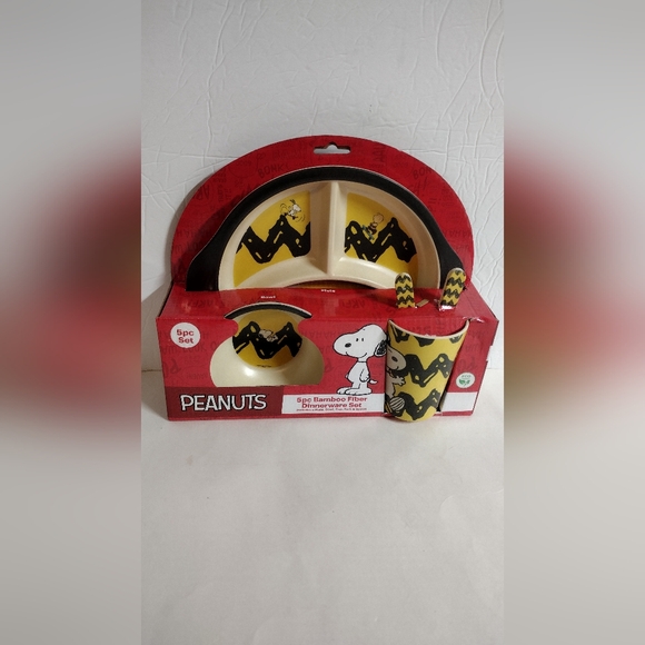 Peanuts | Other | Peanuts 5pc Bamboo Dinnerware Set Snoopy Charlie ...